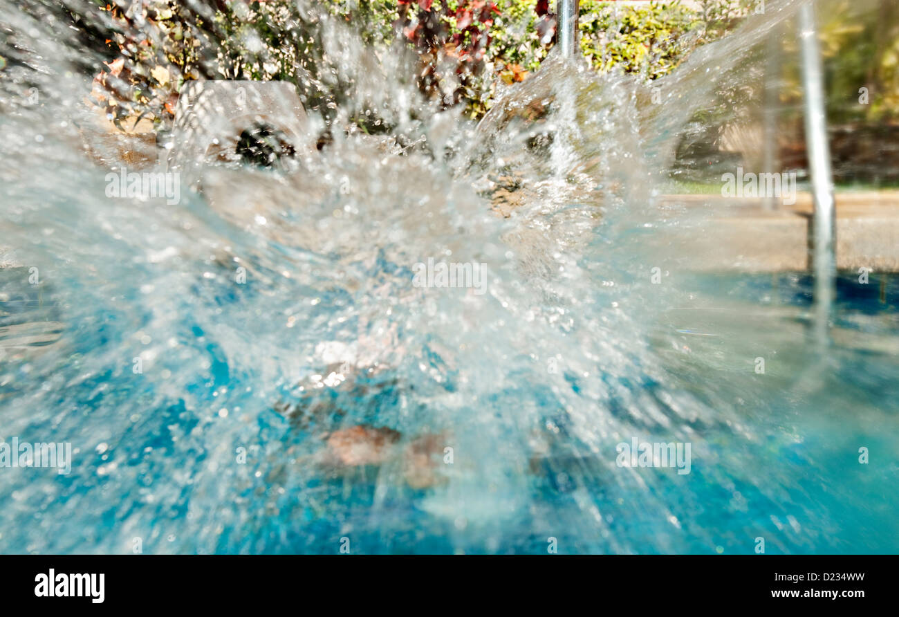 Salto in piscina immagini e fotografie stock ad alta risoluzione - Alamy
