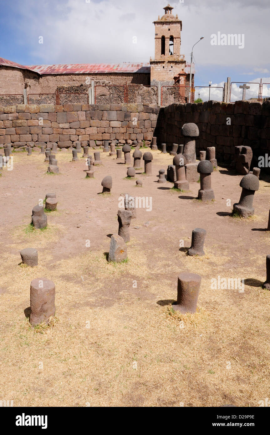 Campo di fallica simboli, il lago Titicaca, Perù Foto stock - Alamy