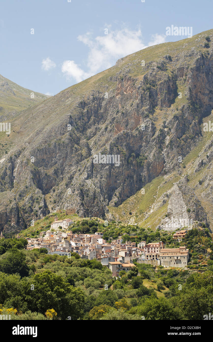 Isnello sicily immagini e fotografie stock ad alta risoluzione - Alamy