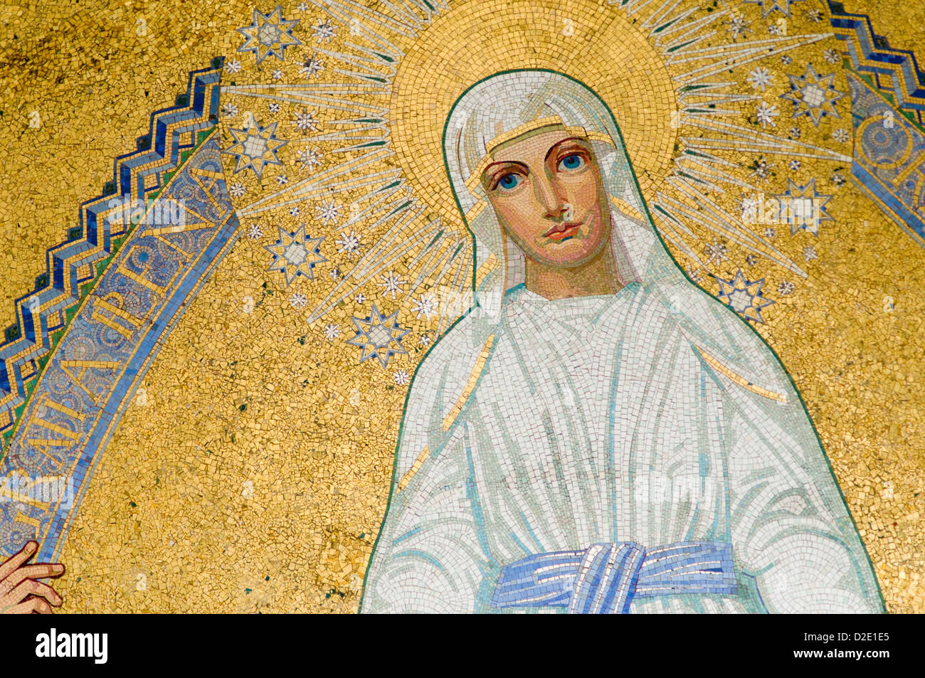 Virgin mary mosaic lourdes france immagini e fotografie stock ad alta ...