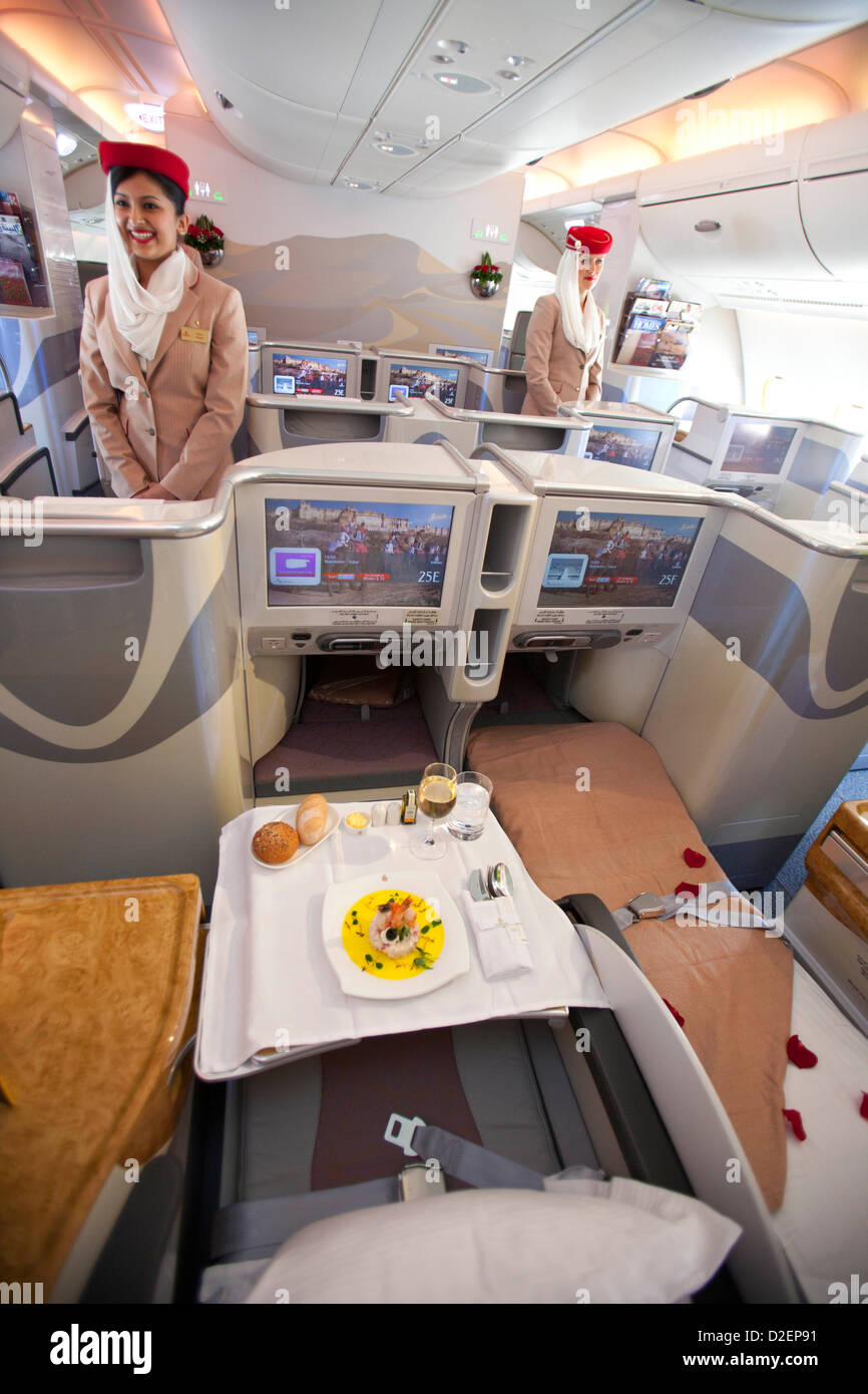Airbus A380 di Emirates Airways di prima classe Foto stock - Alamy