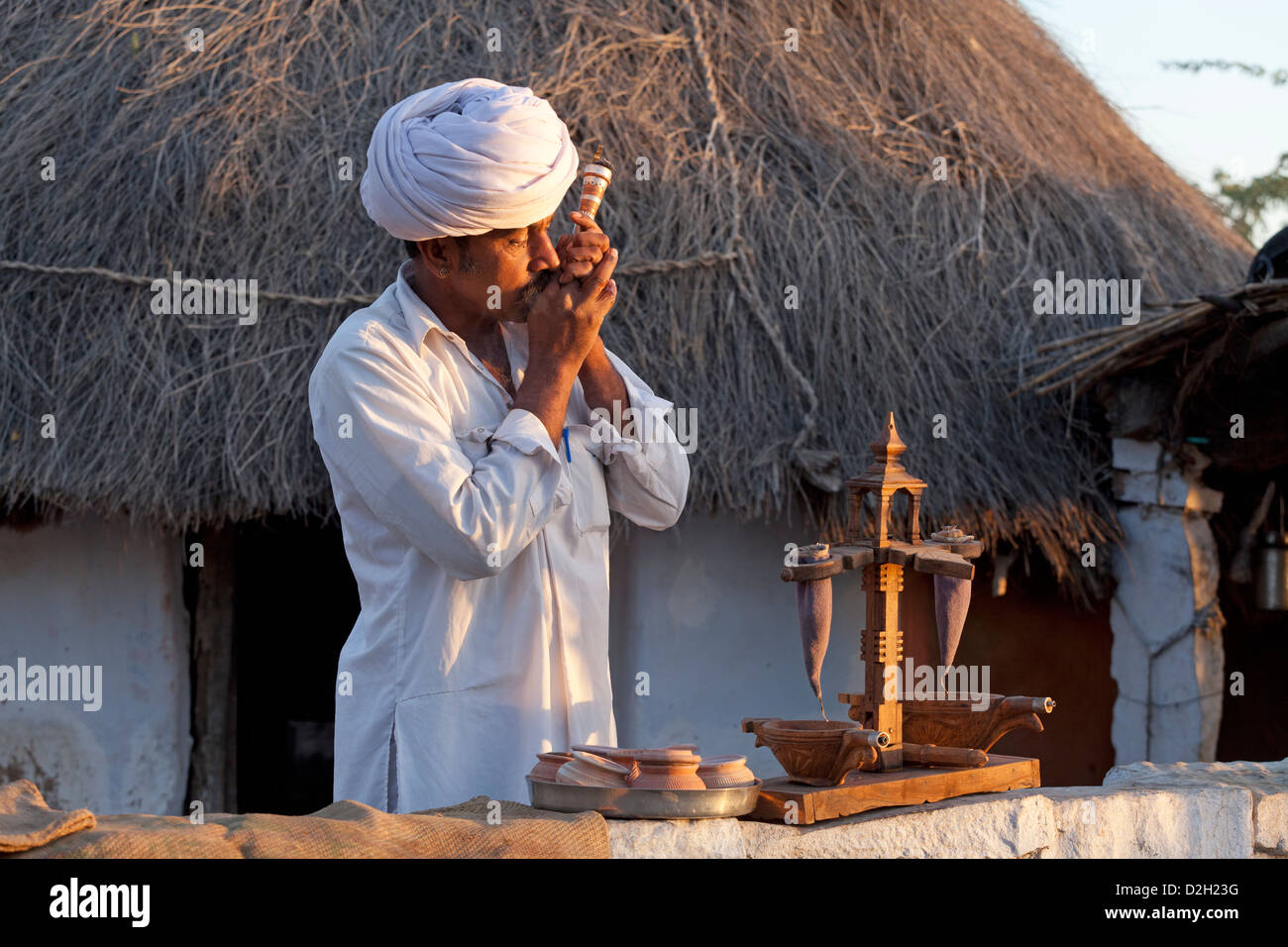 Fumare oppio immagini e fotografie stock ad alta risoluzione - Alamy