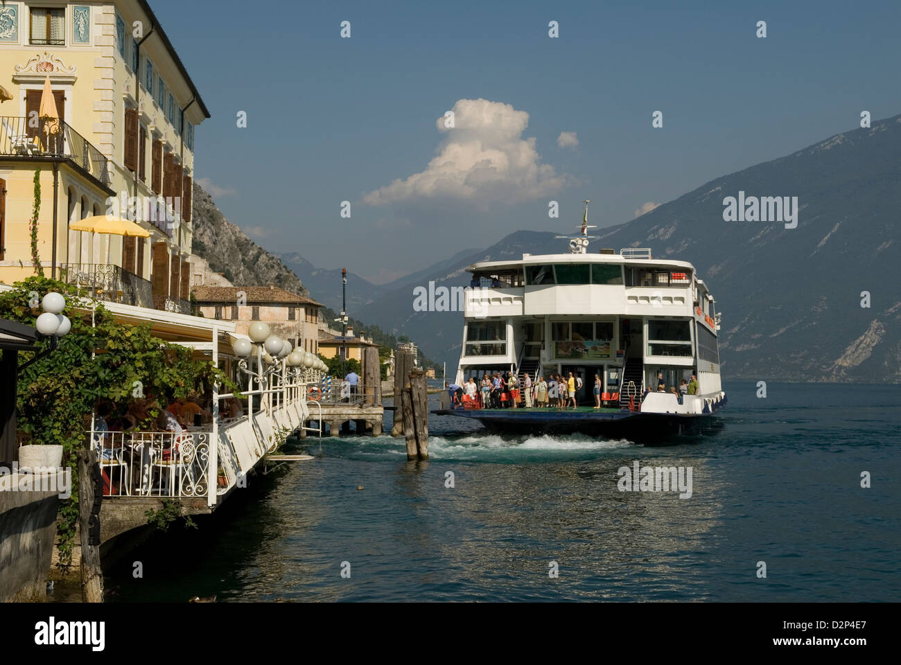 Traghetti per lago di garda immagini e fotografie stock ad alta ...