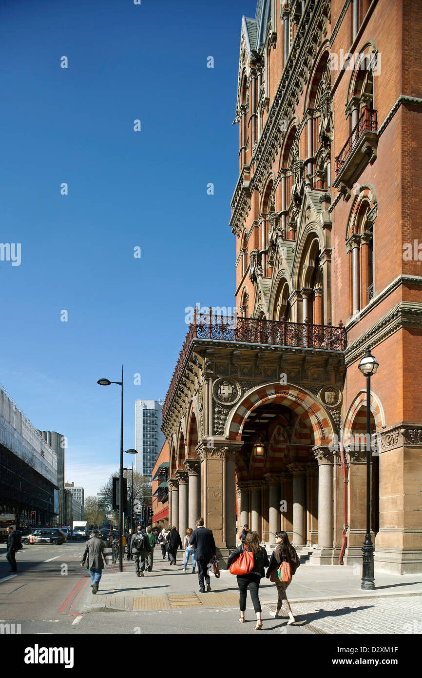 Sir giles gilbert scott con arco di richard griffiths immagini e ...