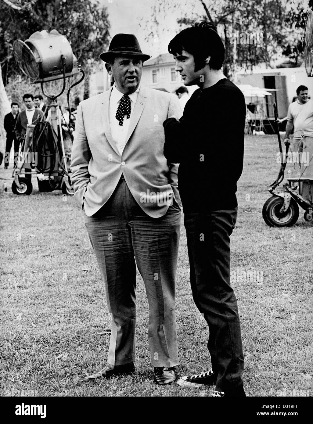 Il colonnello Tom Parker, Elvis Presley Foto stock - Alamy