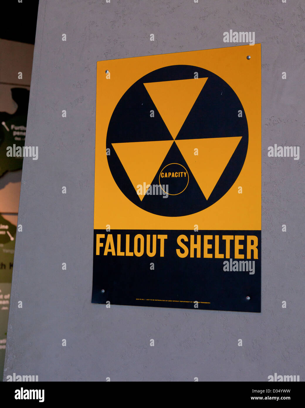 Fallout shelter sign immagini e fotografie stock ad alta risoluzione ...