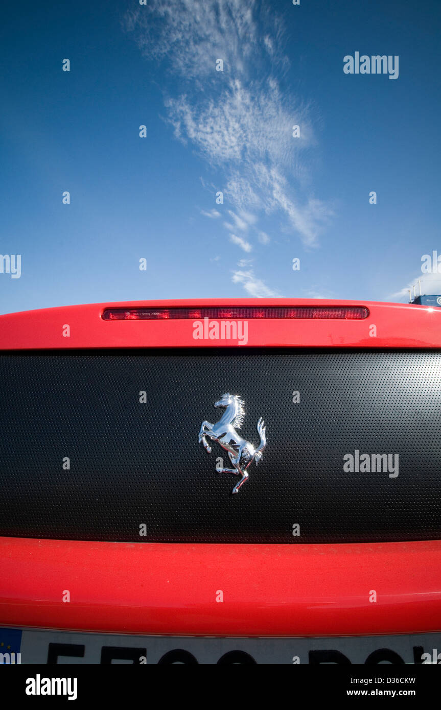 Macchina rosso sangue immagini e fotografie stock ad alta risoluzione ...