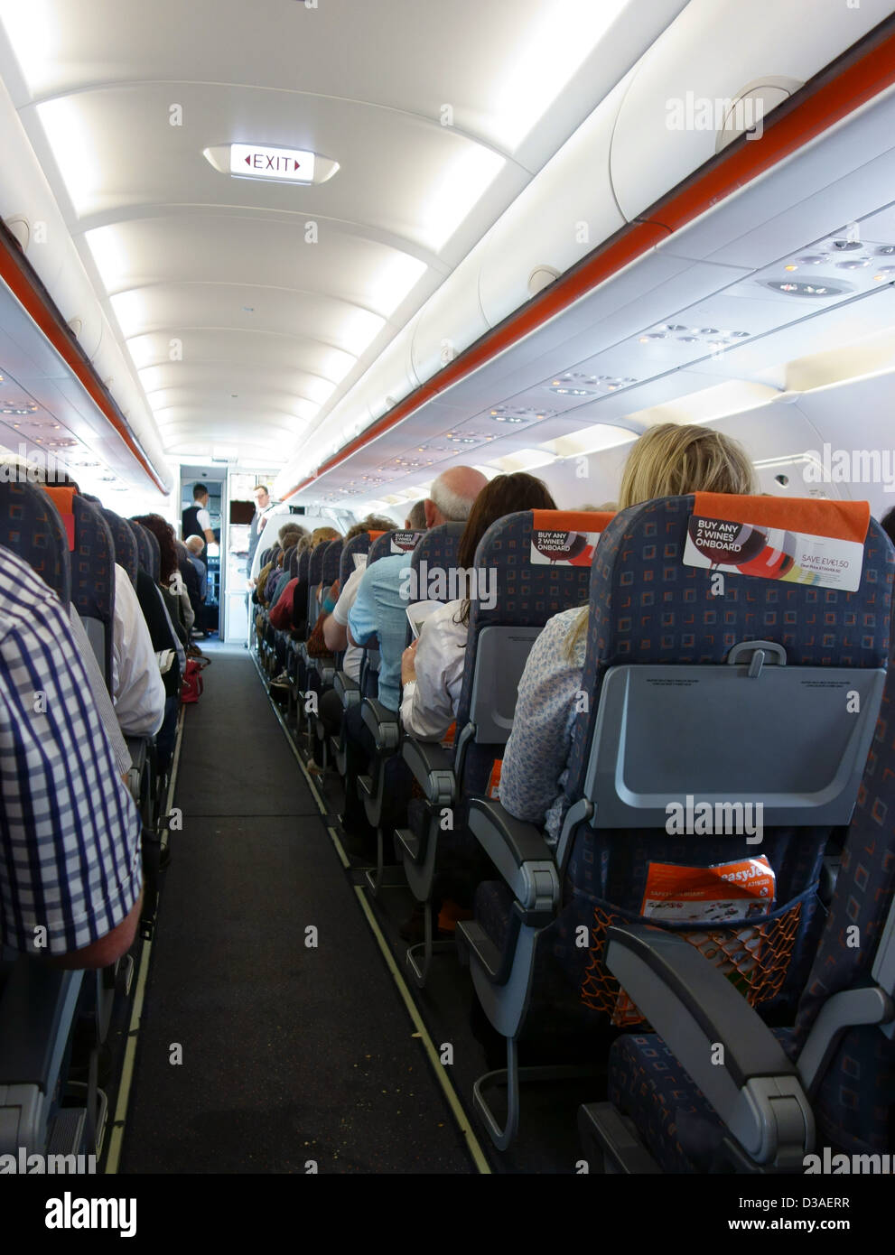 Easyjet interior immagini e fotografie stock ad alta risoluzione - Alamy