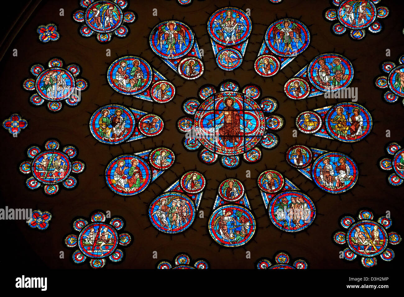 Occidentale medievale rosone della cattedrale gotica di Chartres ...