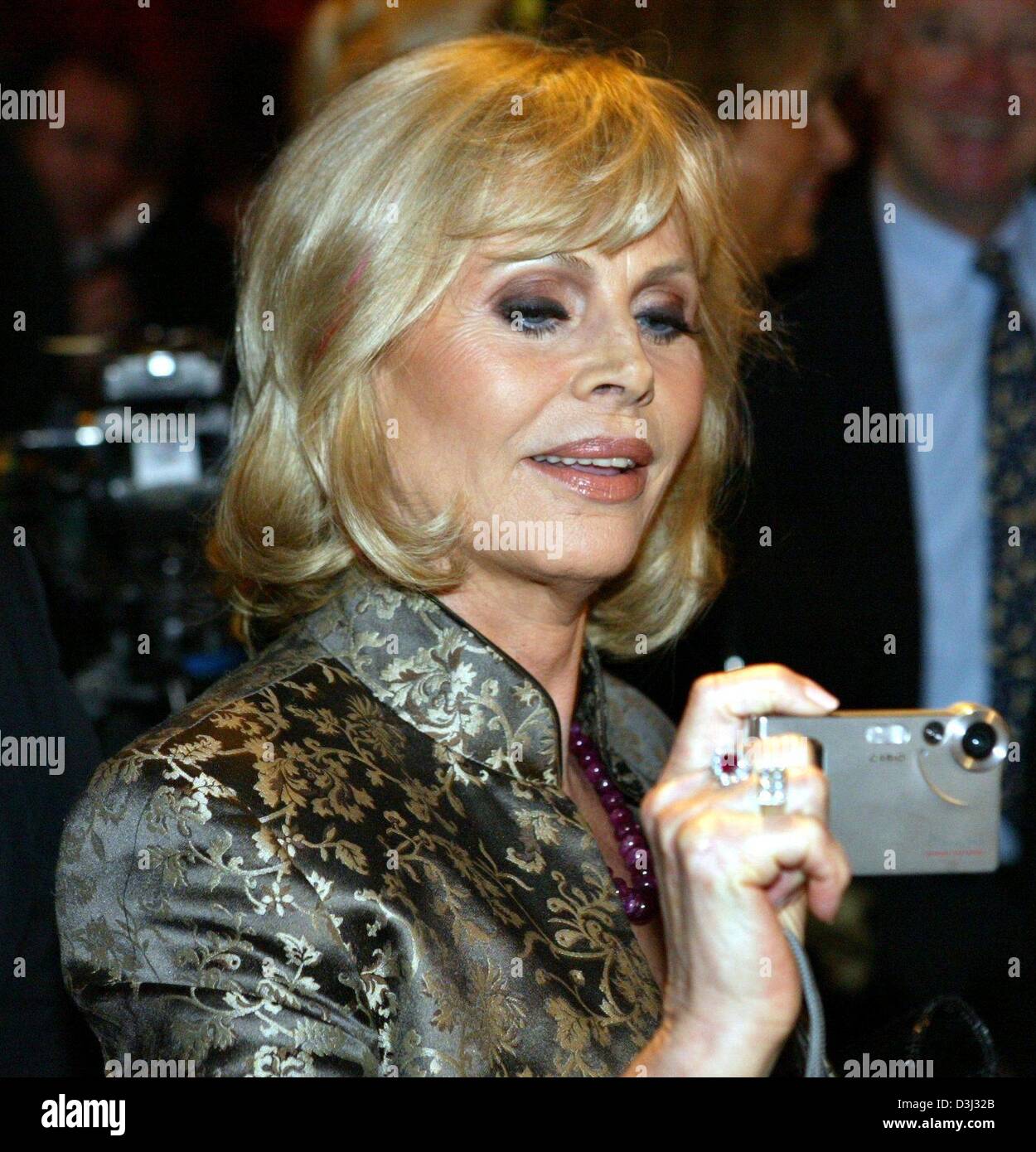 Swedish actress britt ekland immagini e fotografie stock ad alta ...