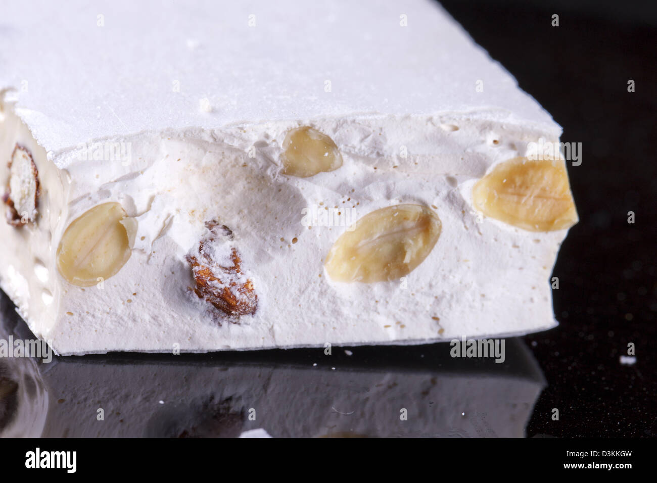 Dolce tipico italiano con cioccolato immagini e fotografie stock ad ...