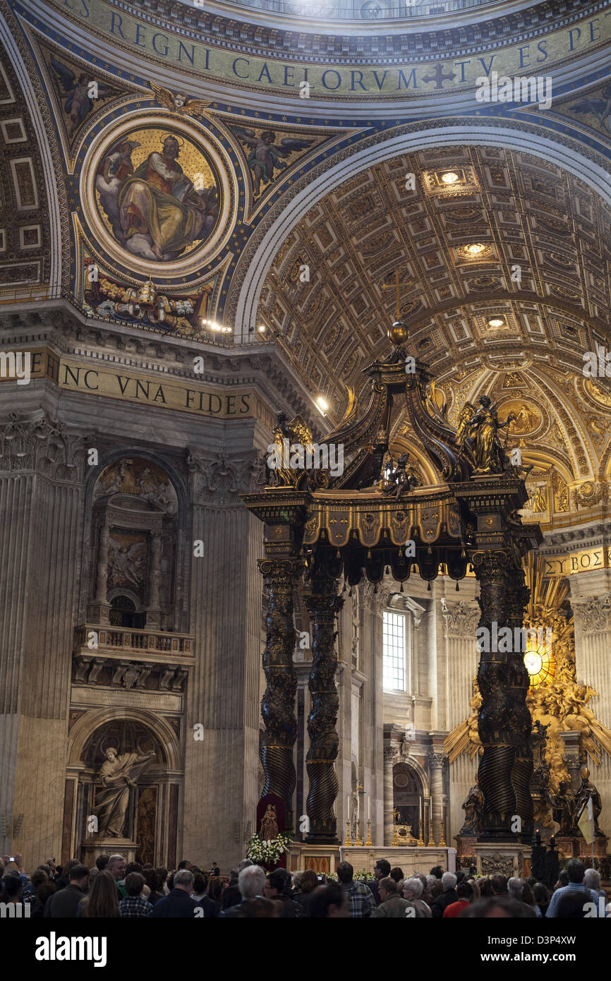 Il Baldacchino disegnata dal Bernini il grande altare baldacchino con ...