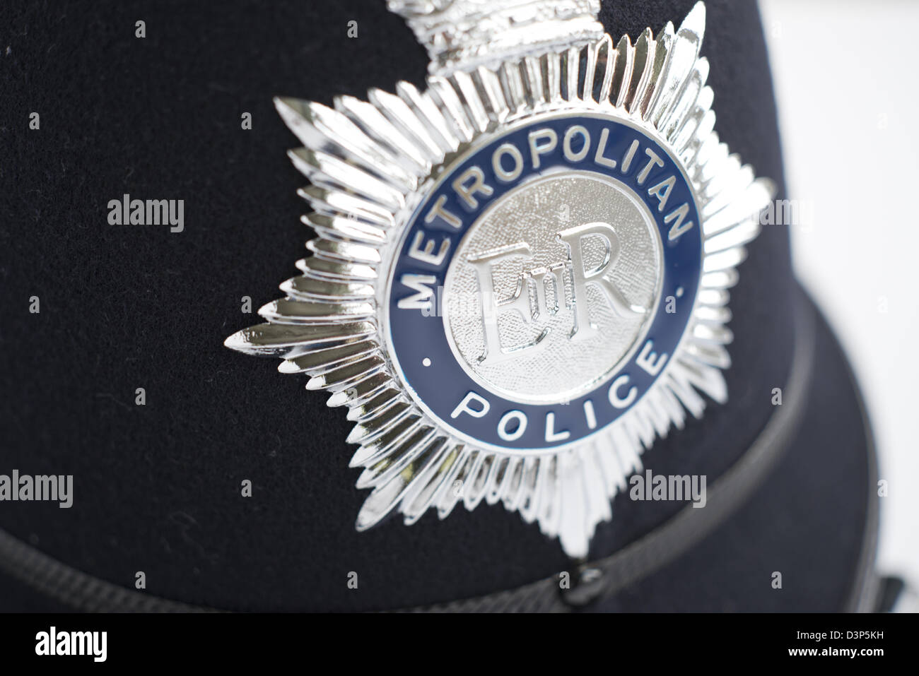 Metropolitan police helmet badge immagini e fotografie stock ad alta ...