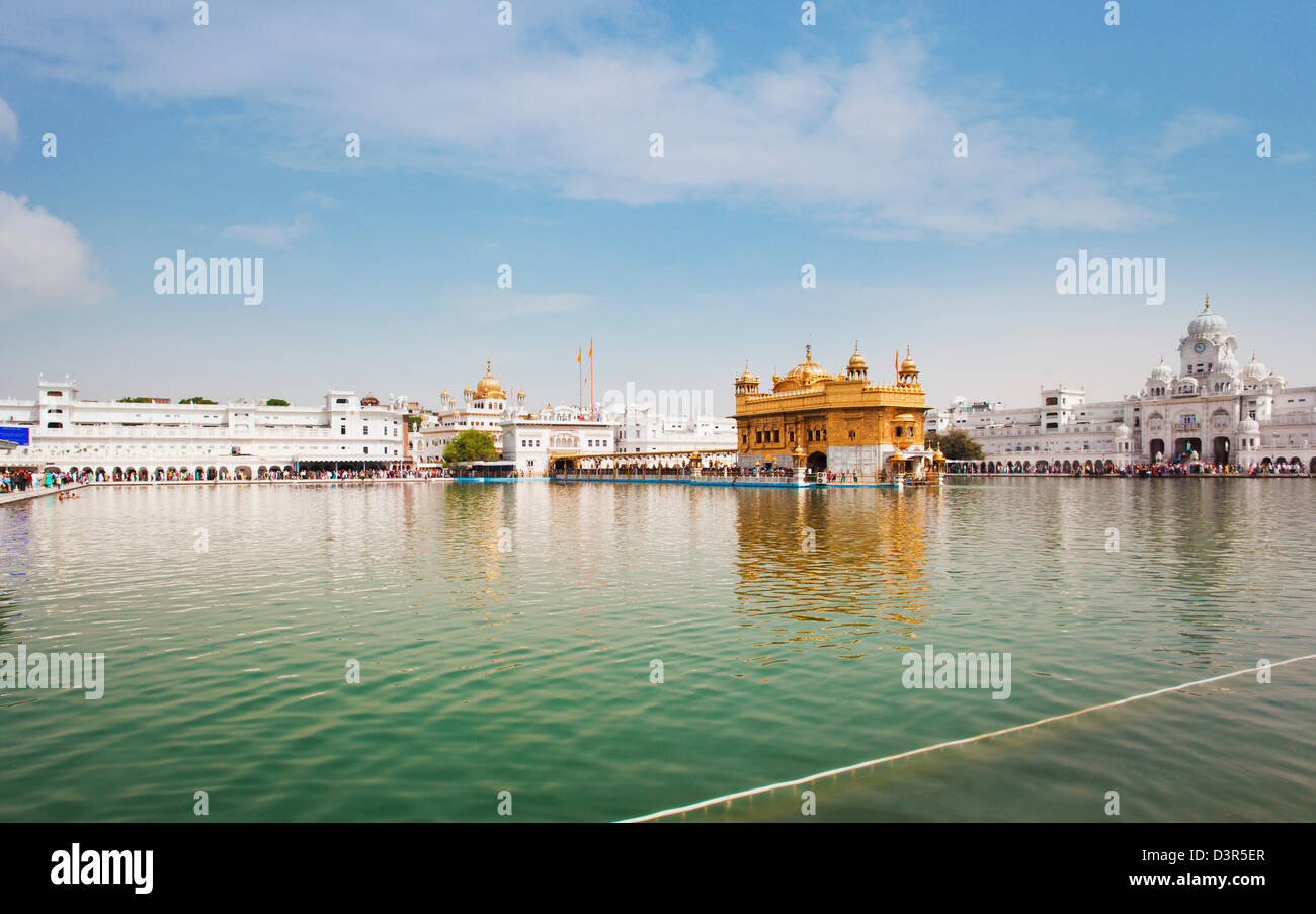Golden temple amritsar immagini e fotografie stock ad alta risoluzione ...