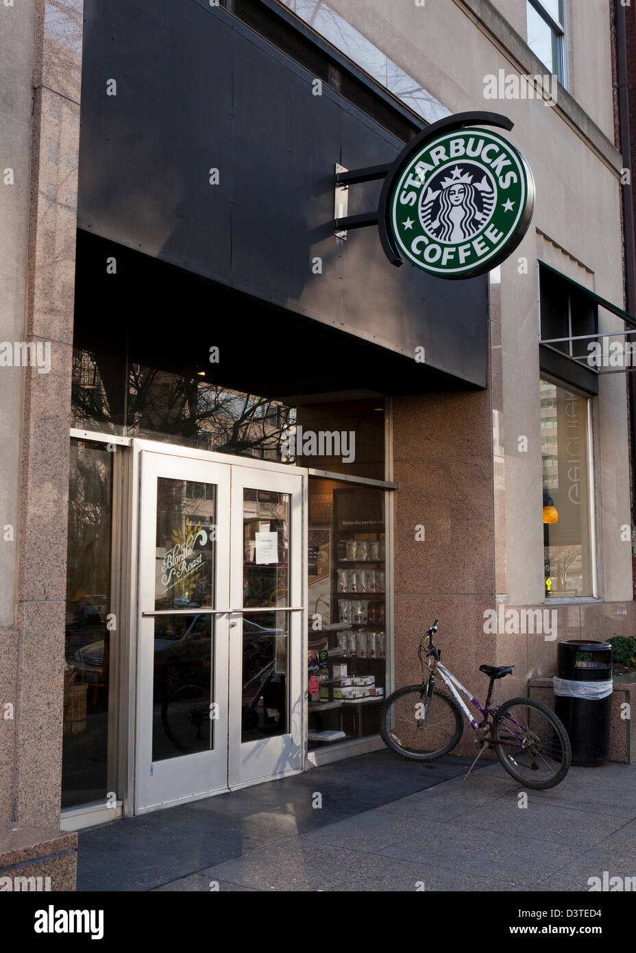 Starbucks coffee immagini e fotografie stock ad alta risoluzione - Alamy