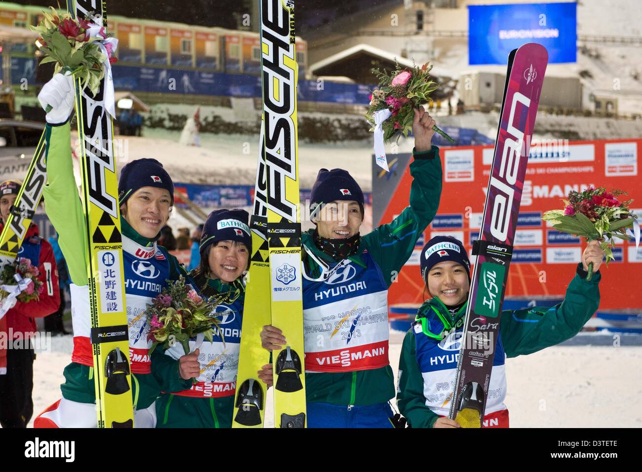 La Val di Fiemme, Italia. 24 febbraio 2013. (L-R) Taku Takeuchi, Yuki ...