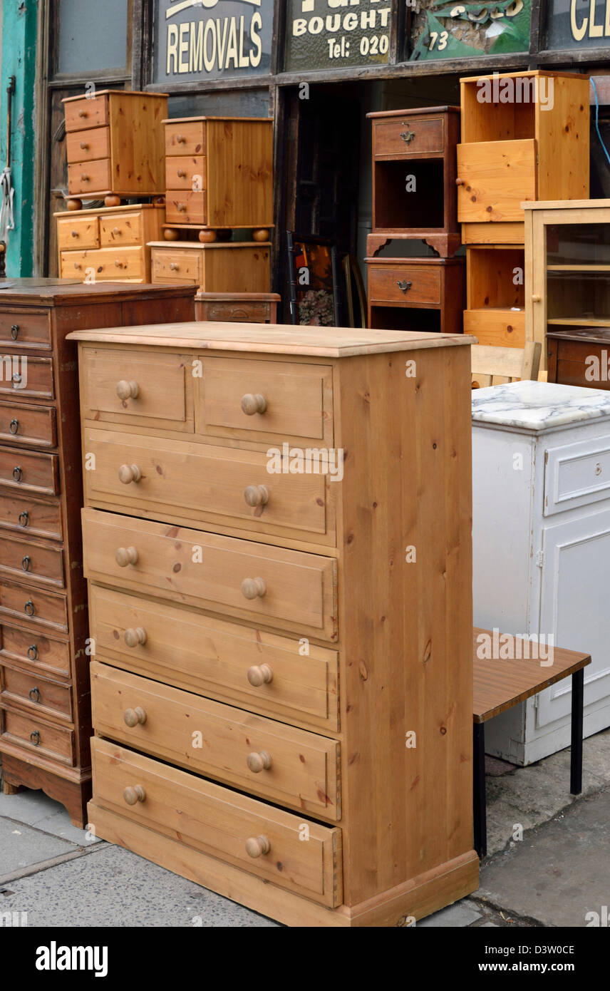 Second hand furniture immagini e fotografie stock ad alta risoluzione Alamy