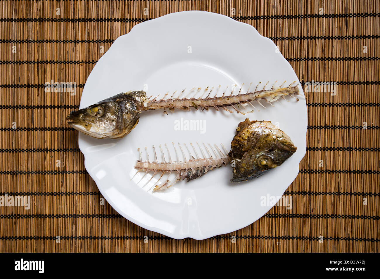 Ossa di pesce immagini e fotografie stock ad alta risoluzione - Alamy