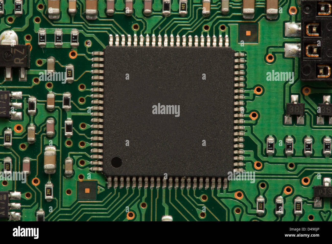Pcb verde con chip immagini e fotografie stock ad alta risoluzione - Alamy