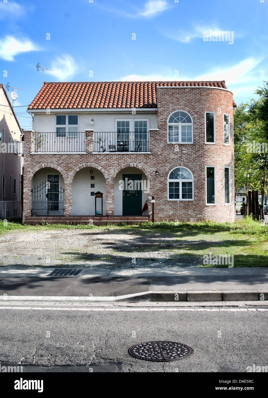 Casa strana immagini e fotografie stock ad alta risoluzione - Alamy