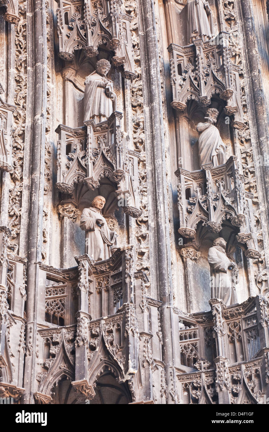 Timpano gotico immagini e fotografie stock ad alta risoluzione - Alamy