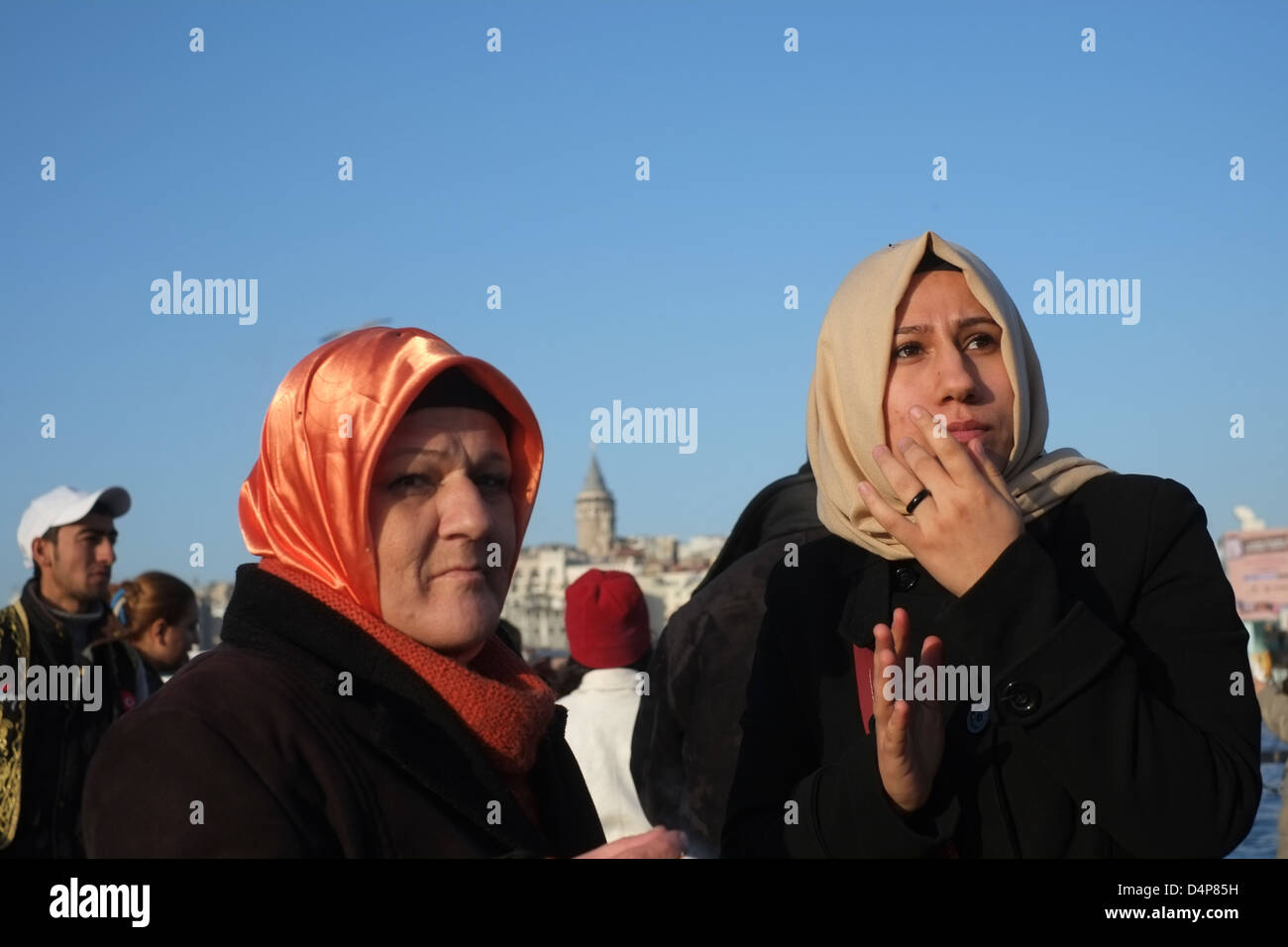 Donne turche di istanbul immagini e fotografie stock ad alta ...