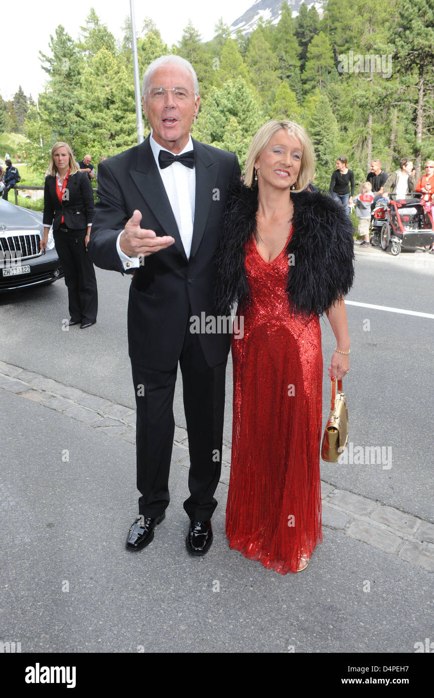 Il calcio tedesco leggenda Franz Beckenbauer (L) e sua moglie Heidi ...