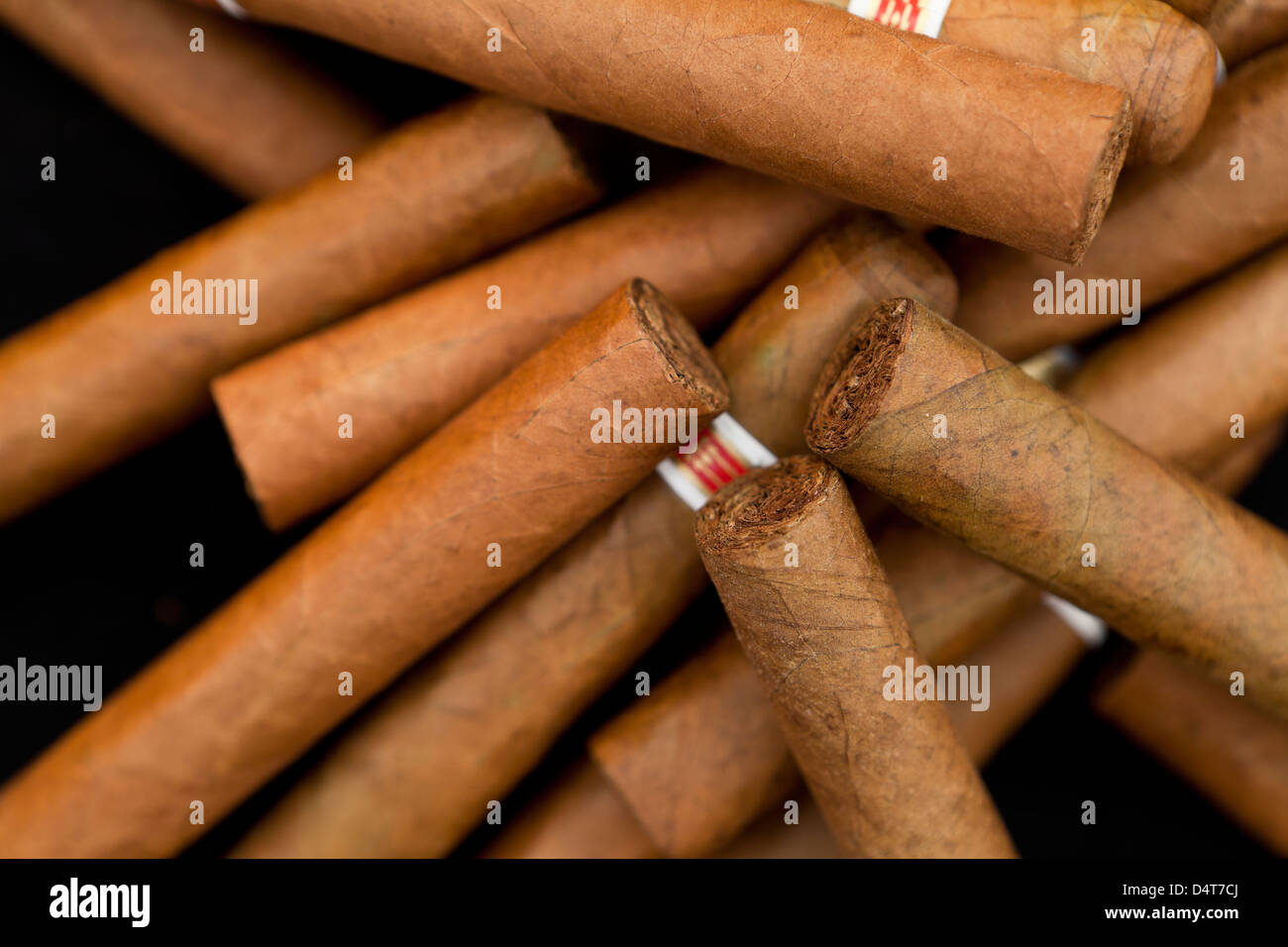 Sigari cubani immagini e fotografie stock ad alta risoluzione - Alamy