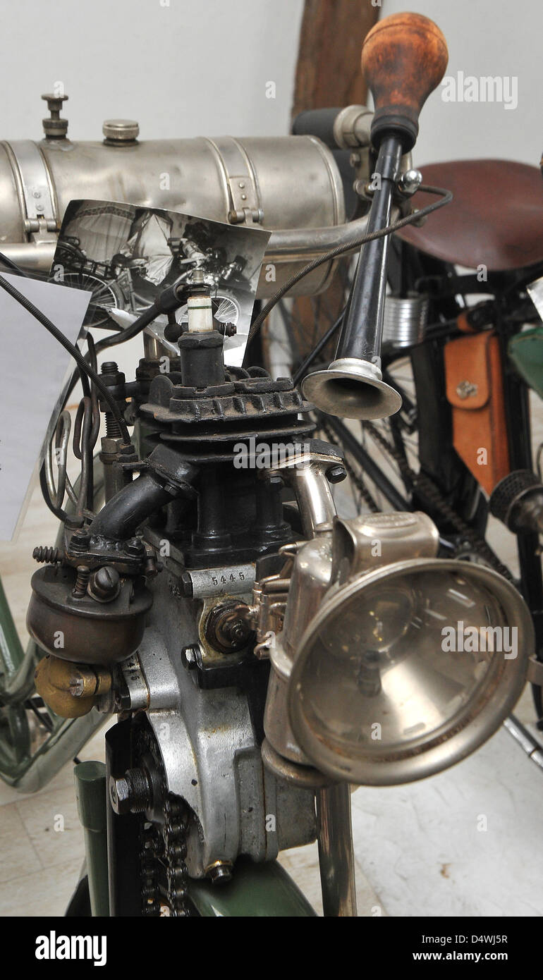 Ciclo motore a 2 tempi immagini e fotografie stock ad alta risoluzione ...