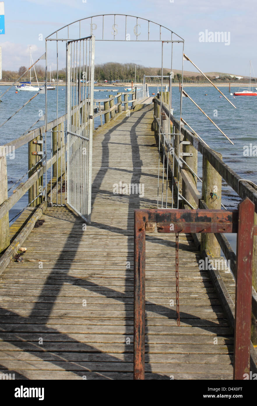 Pontile pontile in legno immagini e fotografie stock ad alta ...