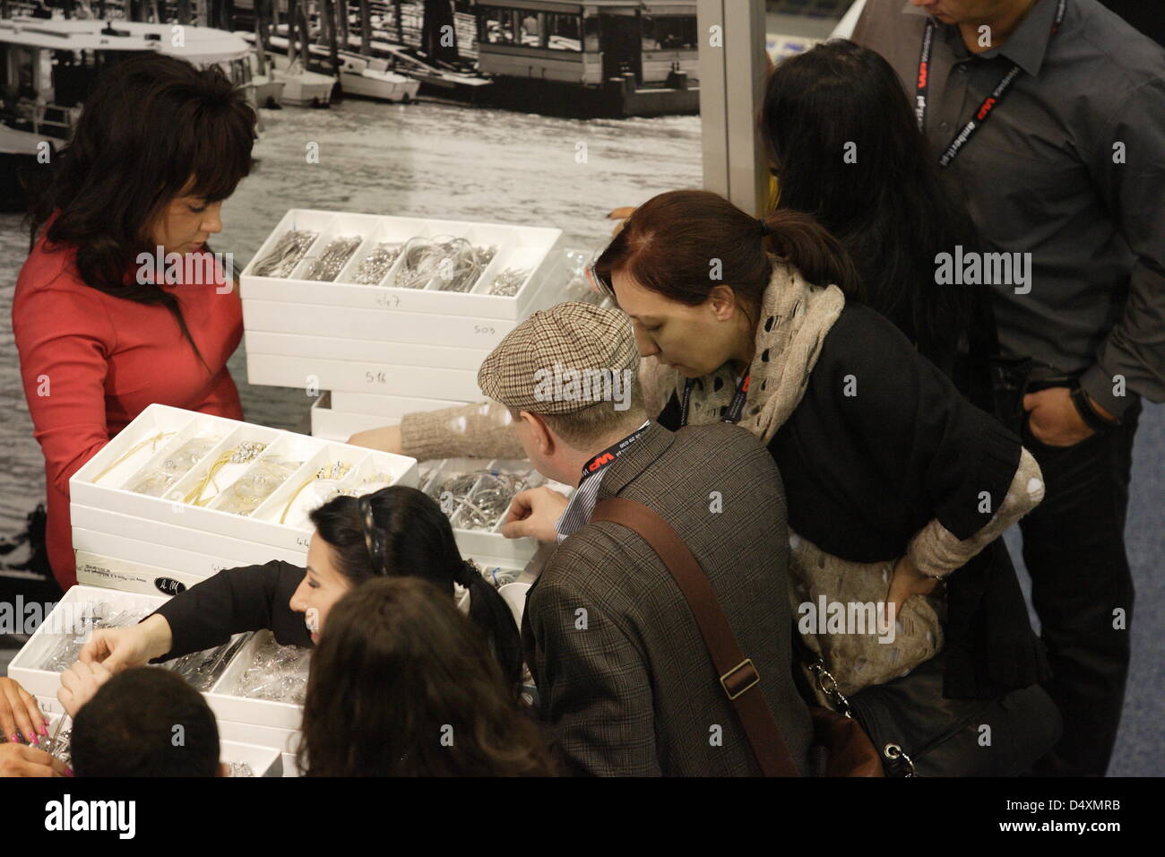 Kamienie szlachetne bursztyn immagini e fotografie stock ad alta ...