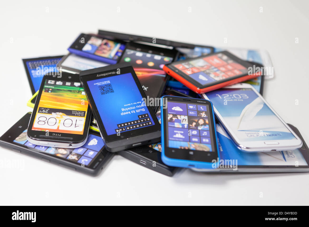 Vecchi telefoni riciclano immagini e fotografie stock ad alta ...