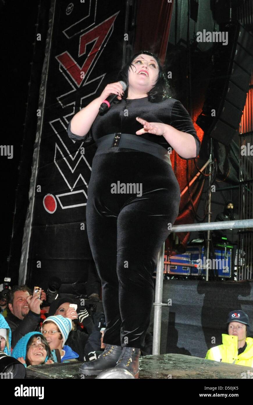 Noi rock band Gossip con il cantante Beth Ditto esegue in Ischgl ...