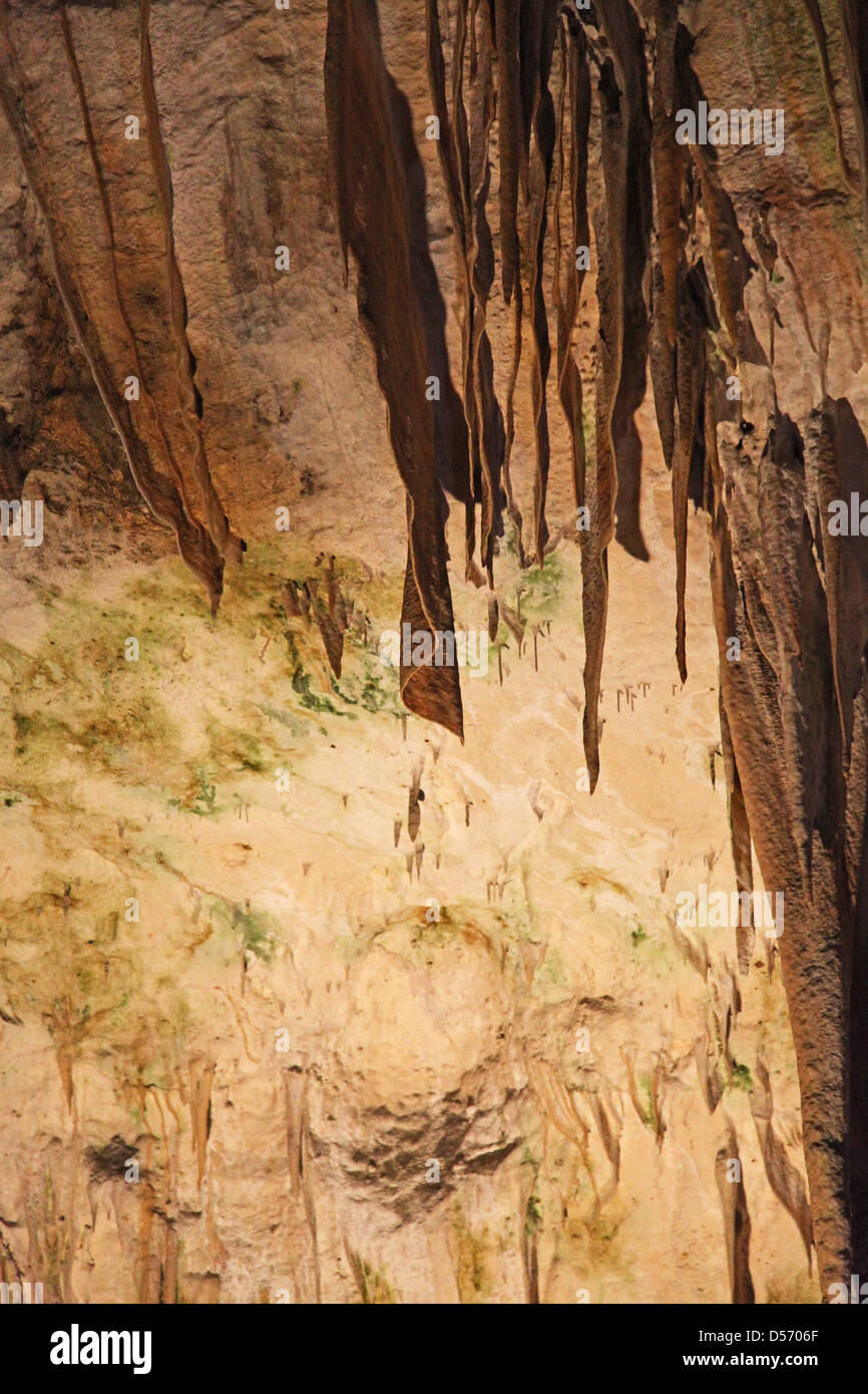 Stalattiti e stalagmiti a immagini e fotografie stock ad alta ...