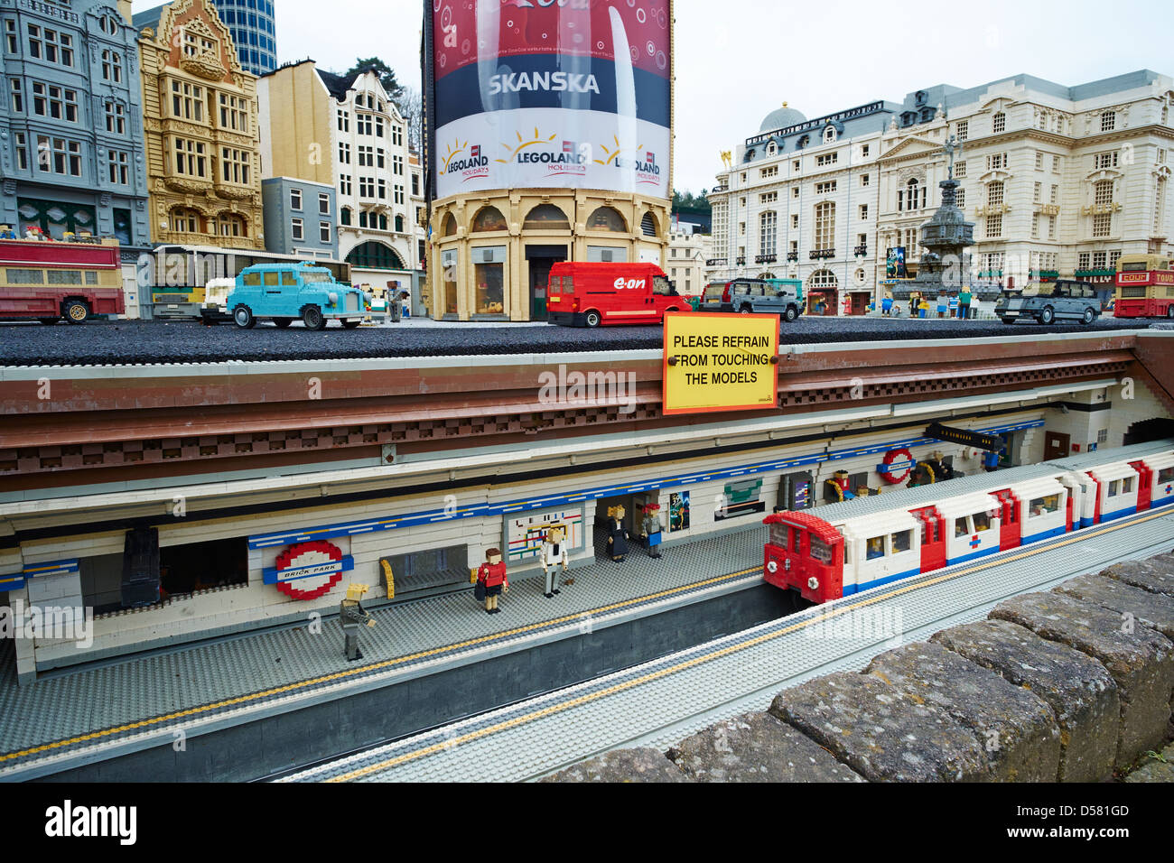 Modello di Lego di Piccadilly Circus che mostra la metropolitana ...