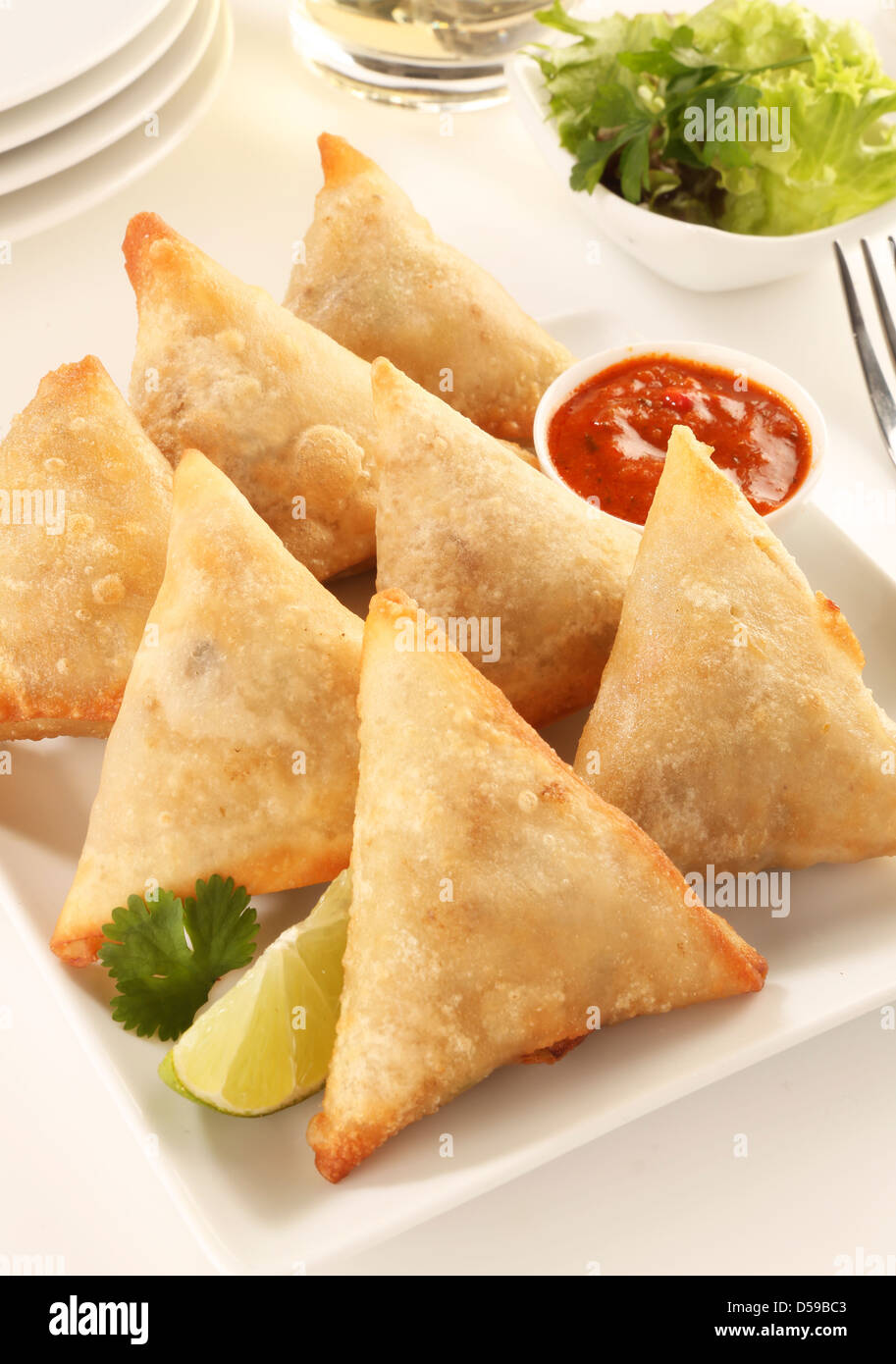 Bengali samosa immagini e fotografie stock ad alta risoluzione - Alamy