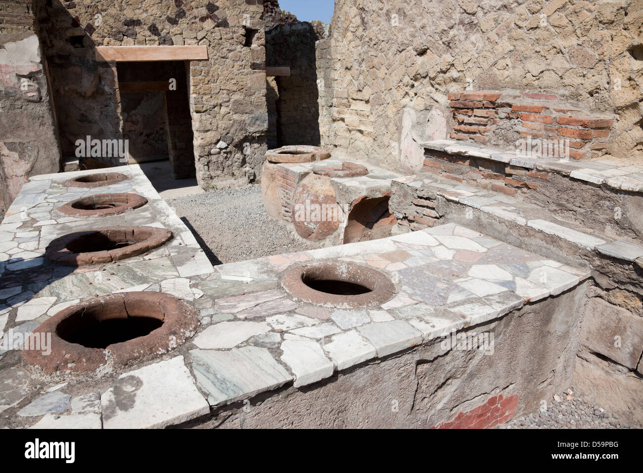 Anfore romane immagini e fotografie stock ad alta risoluzione - Alamy