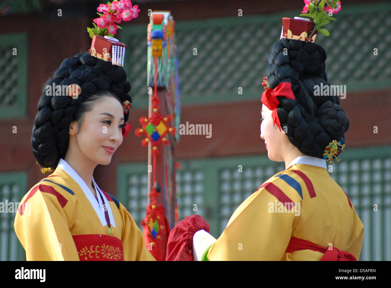 Ballerino tradizionale coreano immagini e fotografie stock ad alta ...