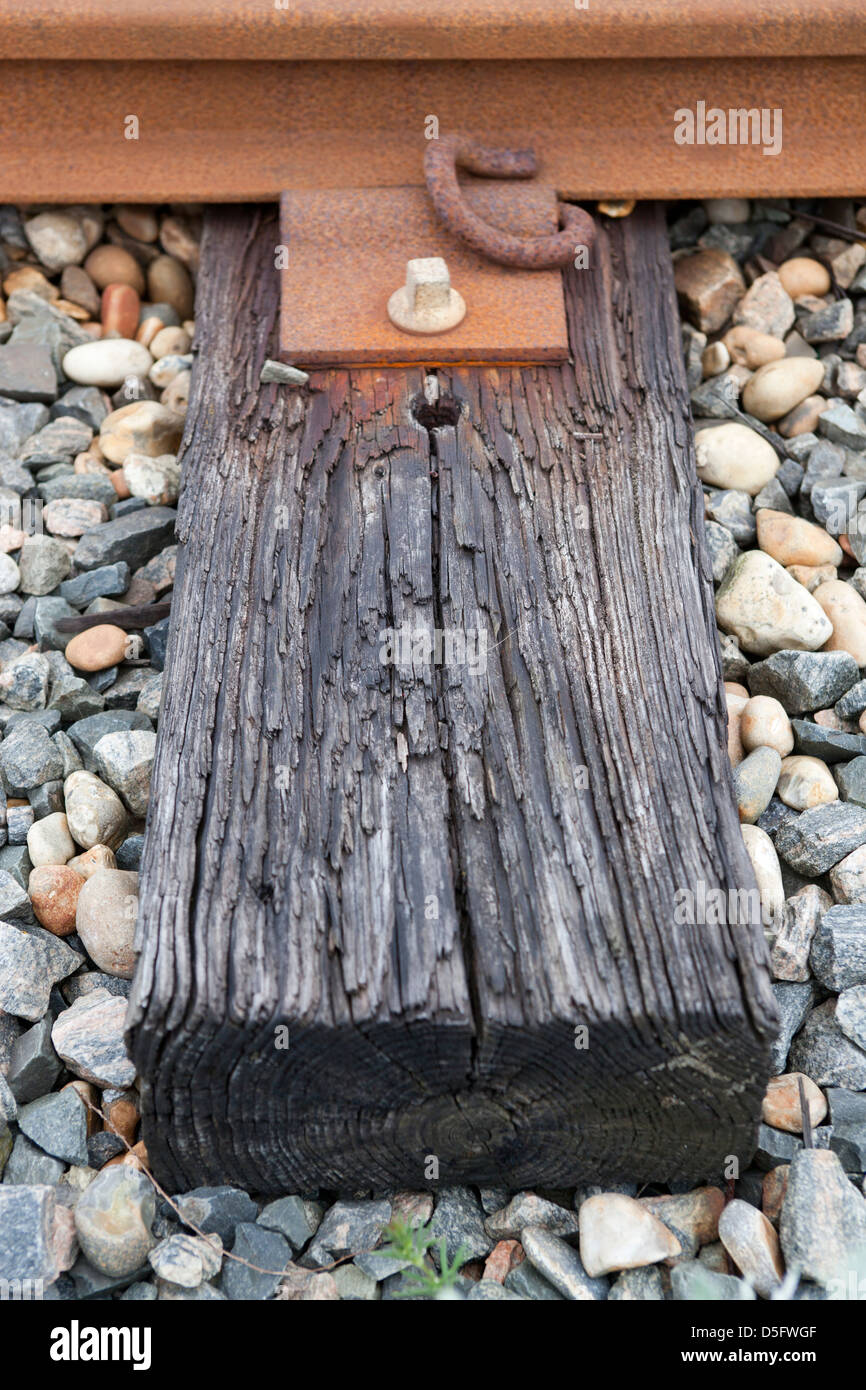 Traversina ferroviaria in legno immagini e fotografie stock ad alta ...