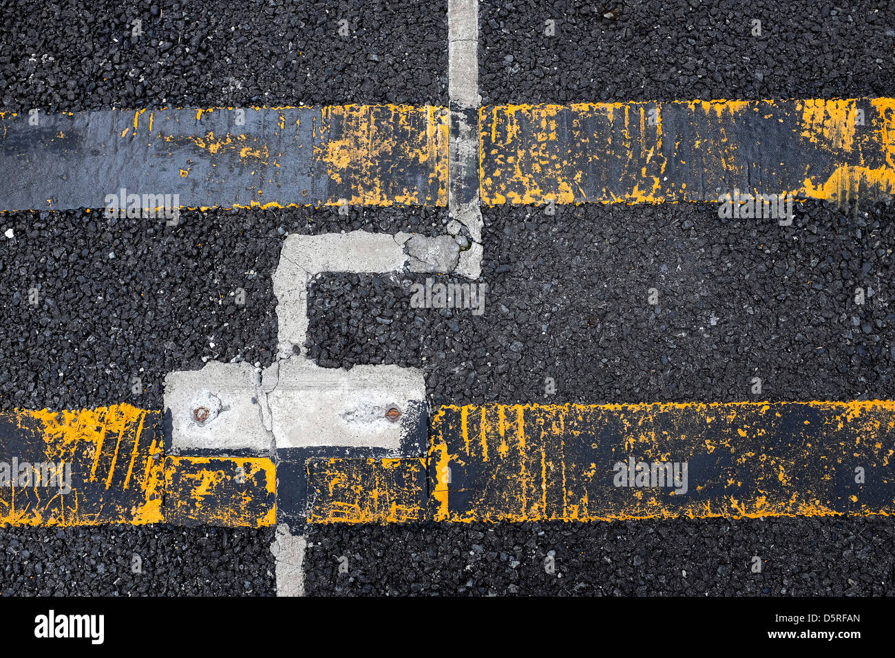 Linee sulla strada immagini e fotografie stock ad alta risoluzione - Alamy