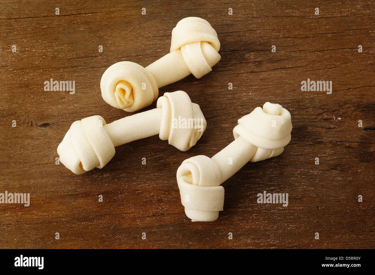 Osso per cane immagini e fotografie stock ad alta risoluzione - Alamy