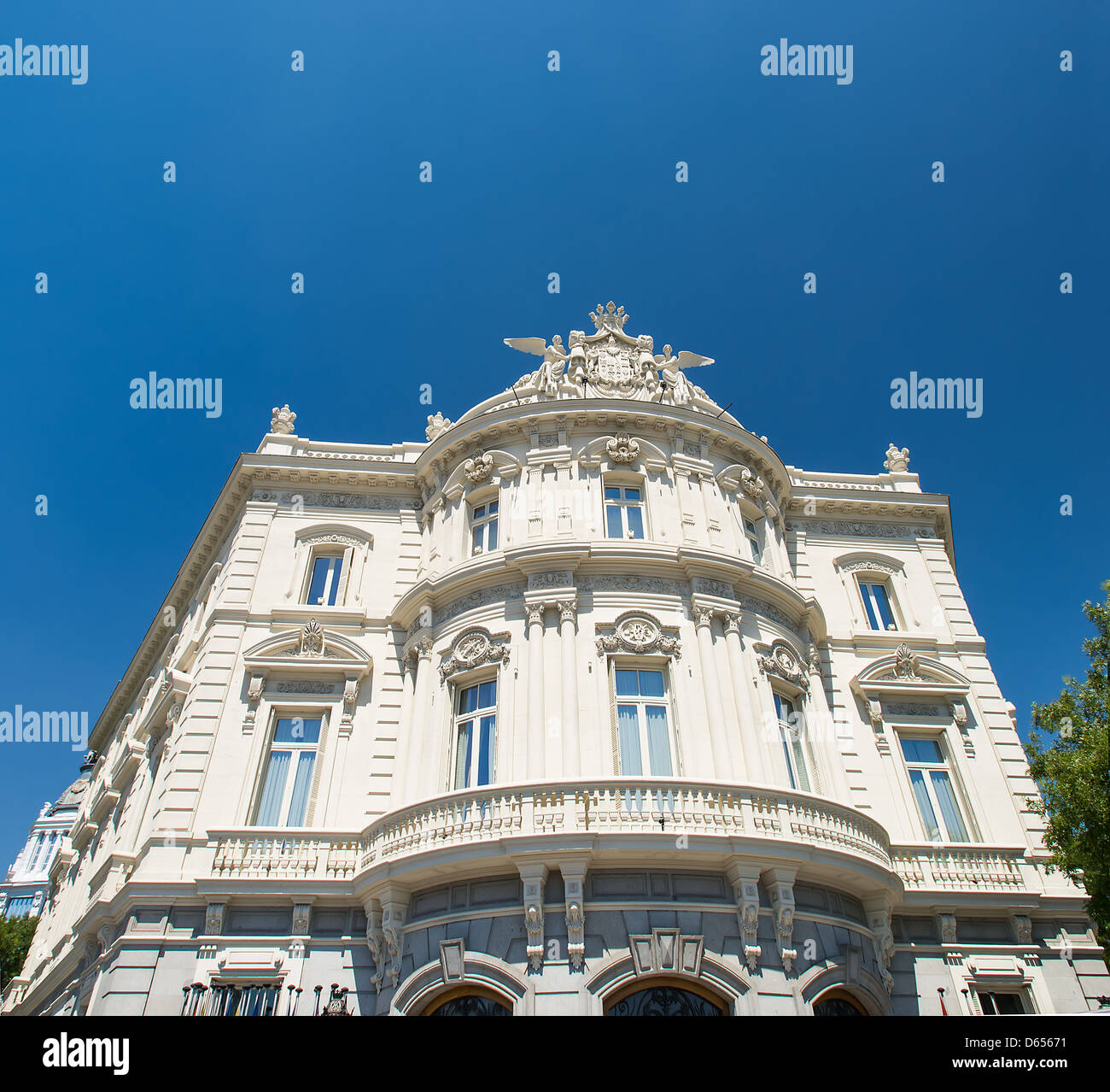 Vecchio edificio a madrid immagini e fotografie stock ad alta ...