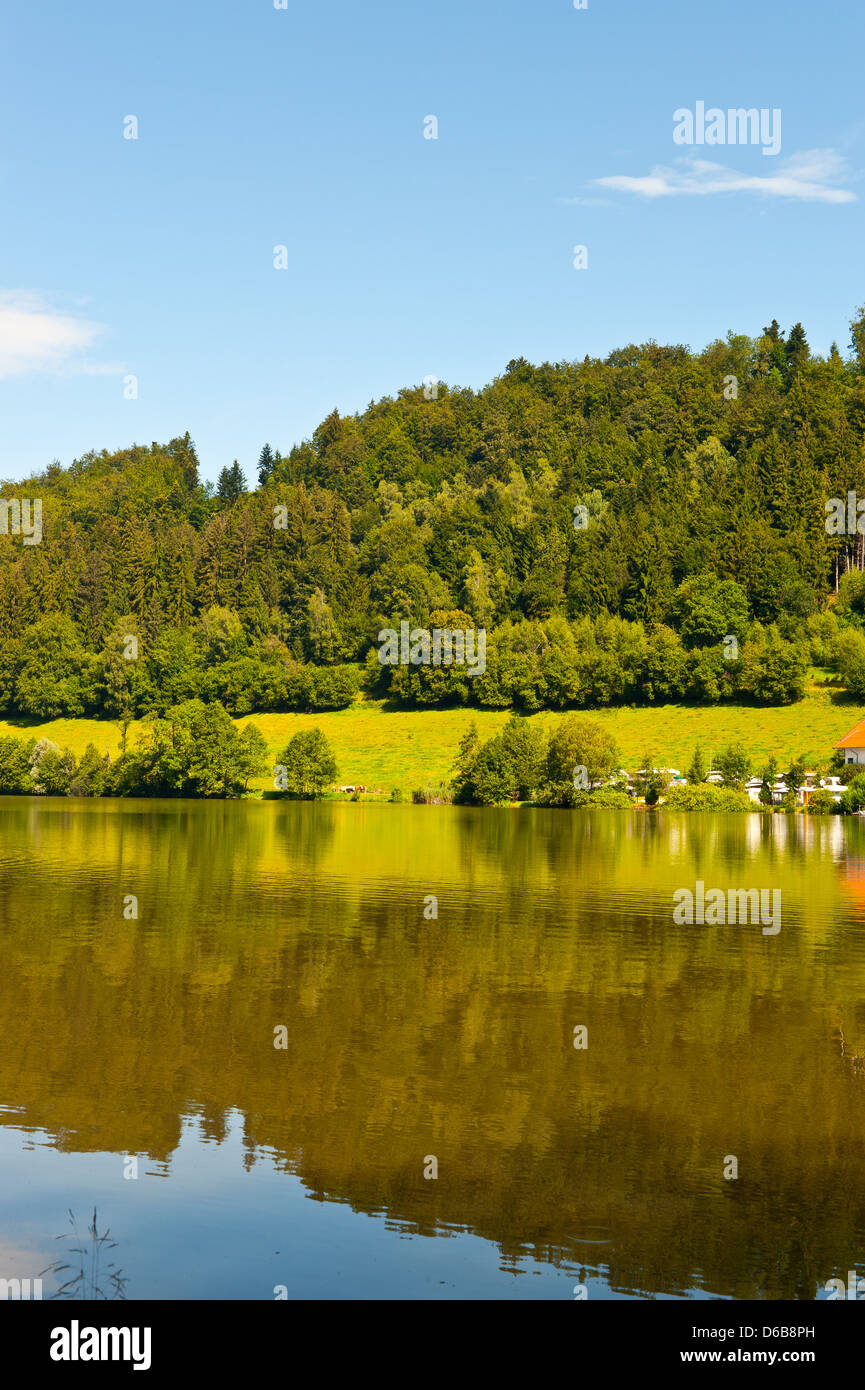 Lago nelle alpi immagini e fotografie stock ad alta risoluzione - Alamy