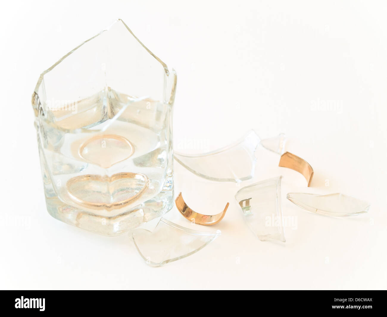 Simbolo di vetro rotto immagini e fotografie stock ad alta risoluzione ...