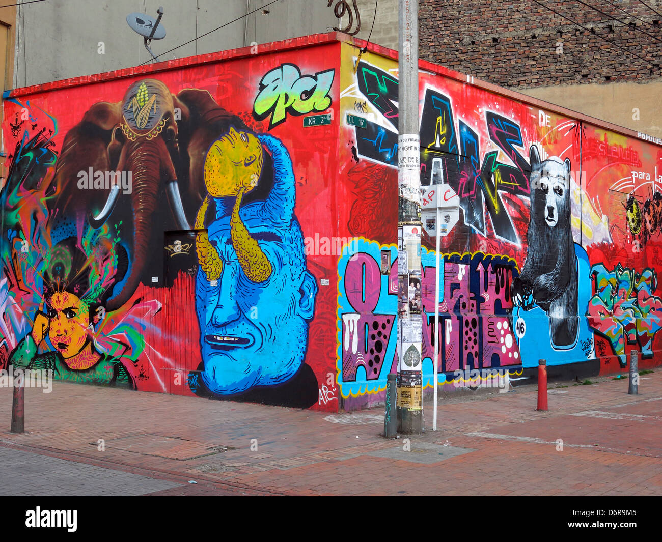 Arte di strada murale a Bogotà, in Colombia Foto stock - Alamy