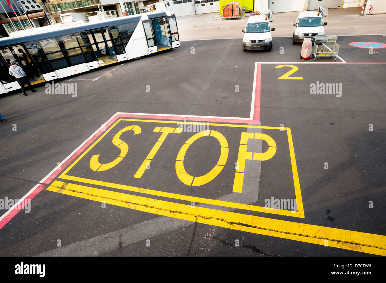 Segnale di stop aeroporto immagini e fotografie stock ad alta ...