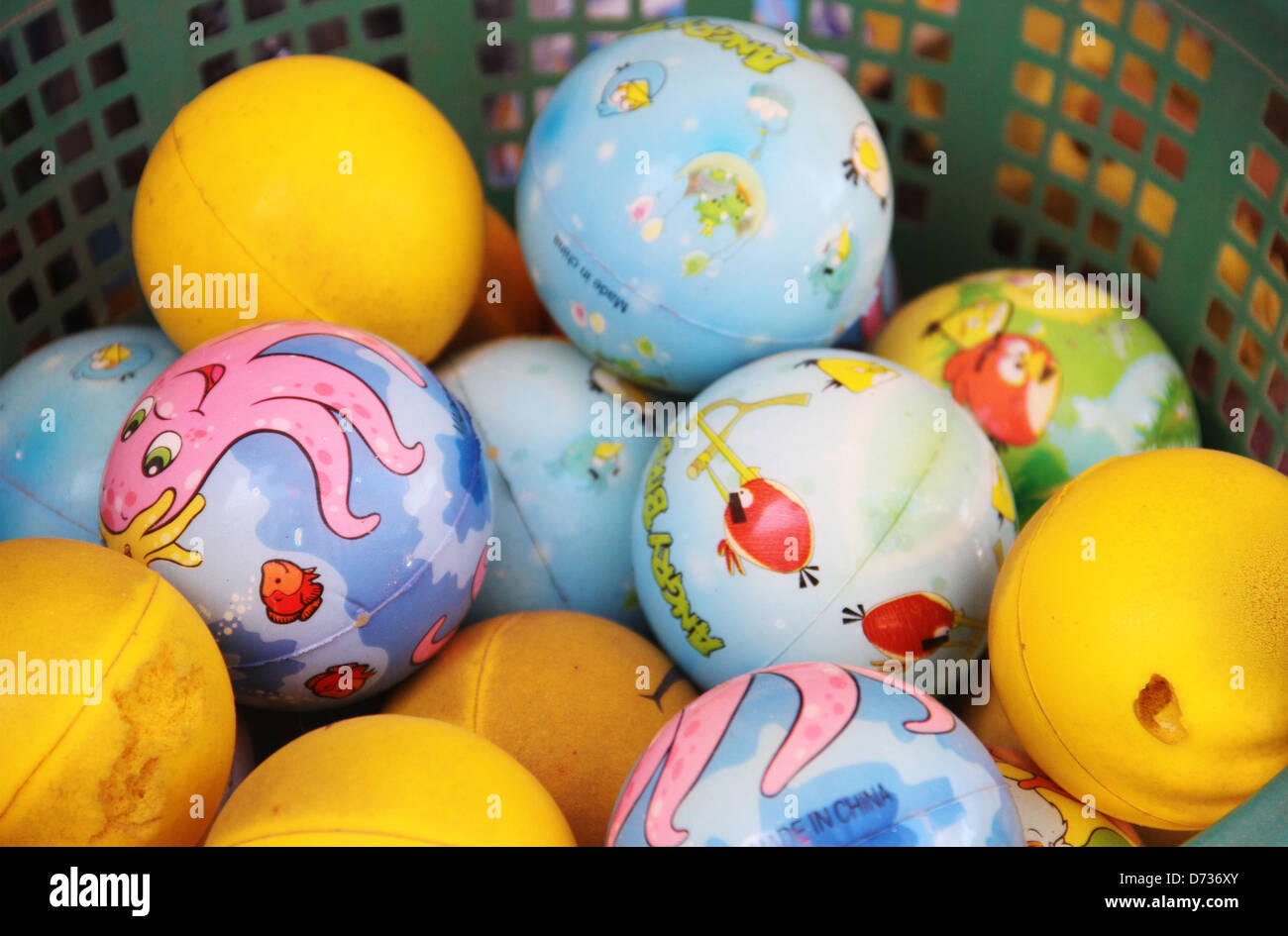 Palline gialle immagini e fotografie stock ad alta risoluzione - Alamy