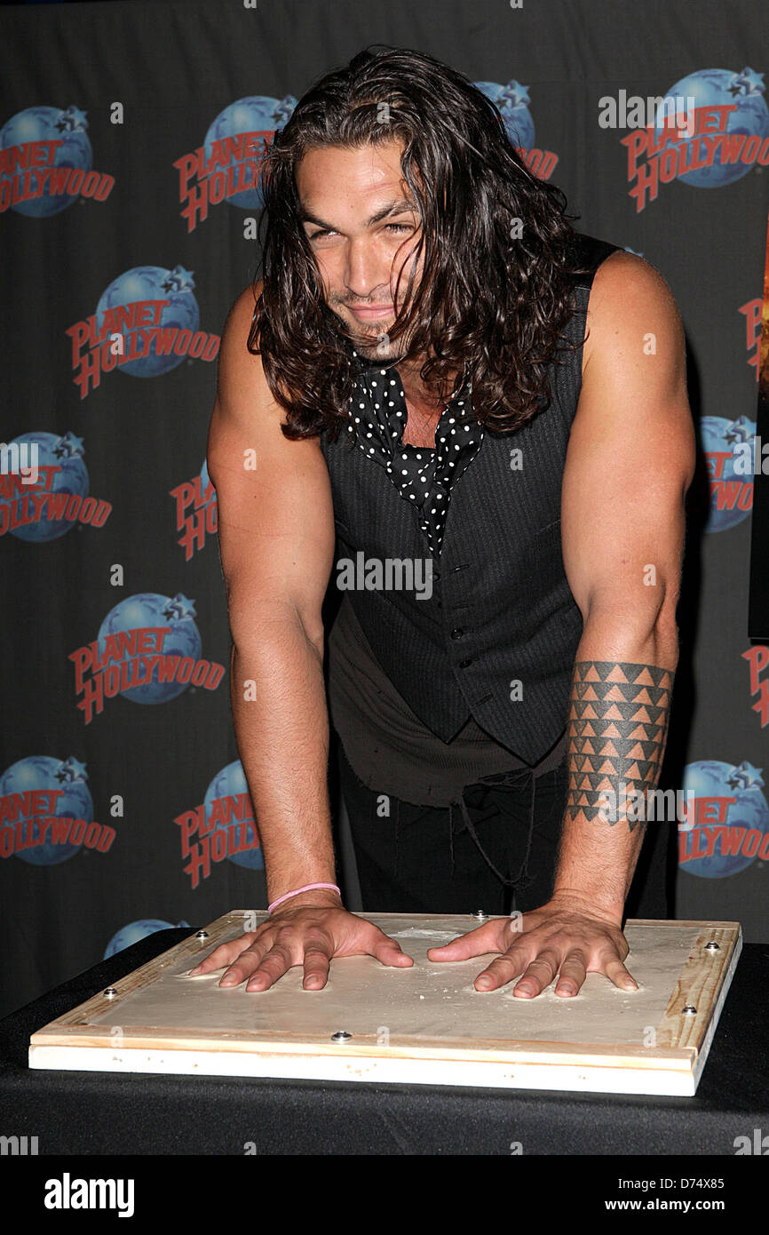 Jason Momoa promuove il suo ruolo da protagonista nel "Conan il barbaro ...