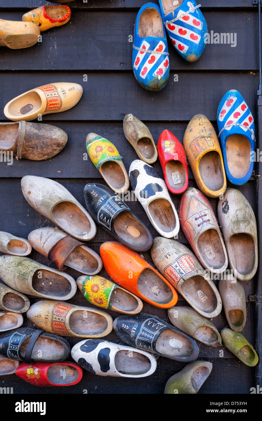 Scarpe di legno olandesi souvenir immagini e fotografie stock ad alta ...
