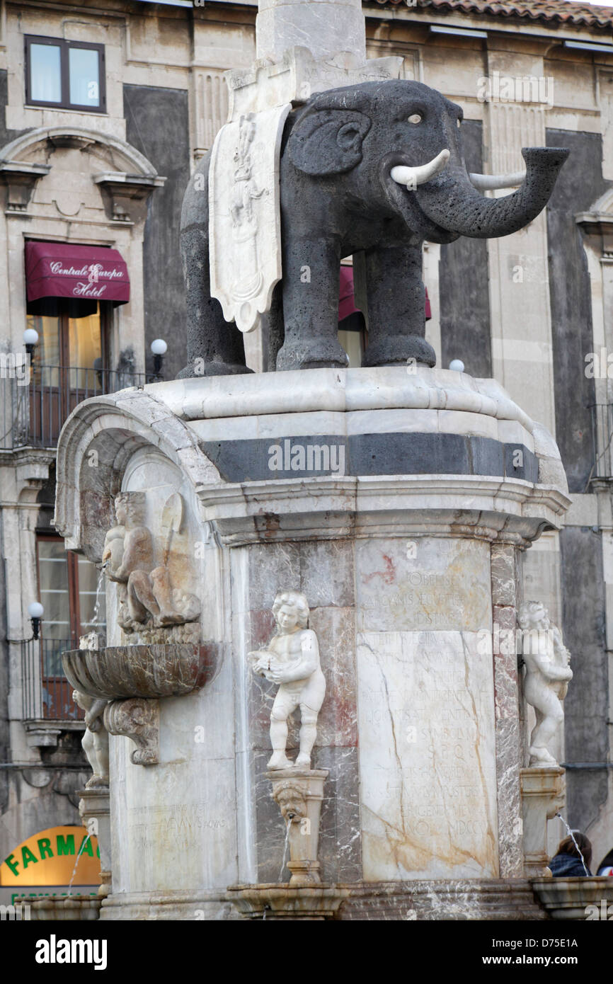 Il Liotru, la statua dell'elefante simbolo della città di Catania ...